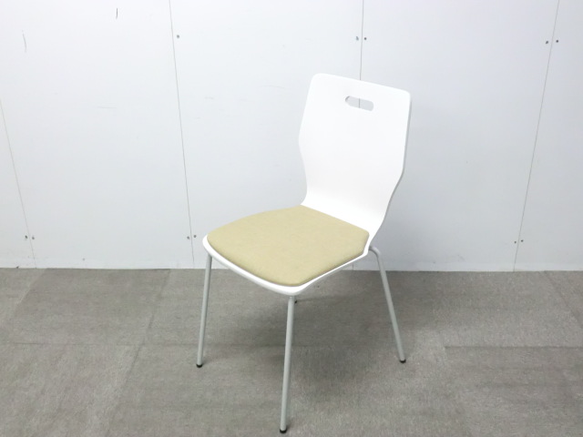 スタッキングチェア / ベージュ / 【中古】 木製 | 中古オフィス家具通販のありがとう屋